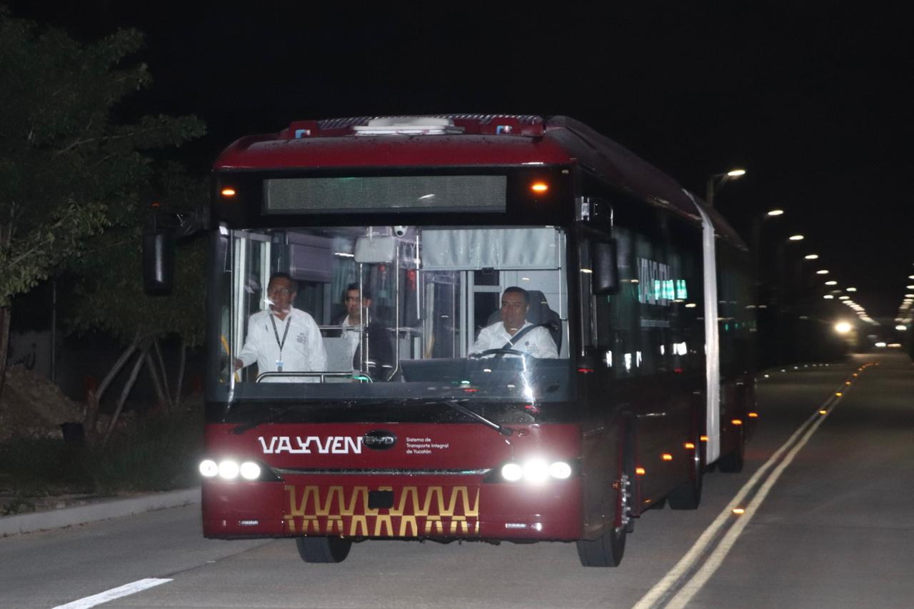 Los primeros autobuses articulados 100% eléctricos transforman el ...
