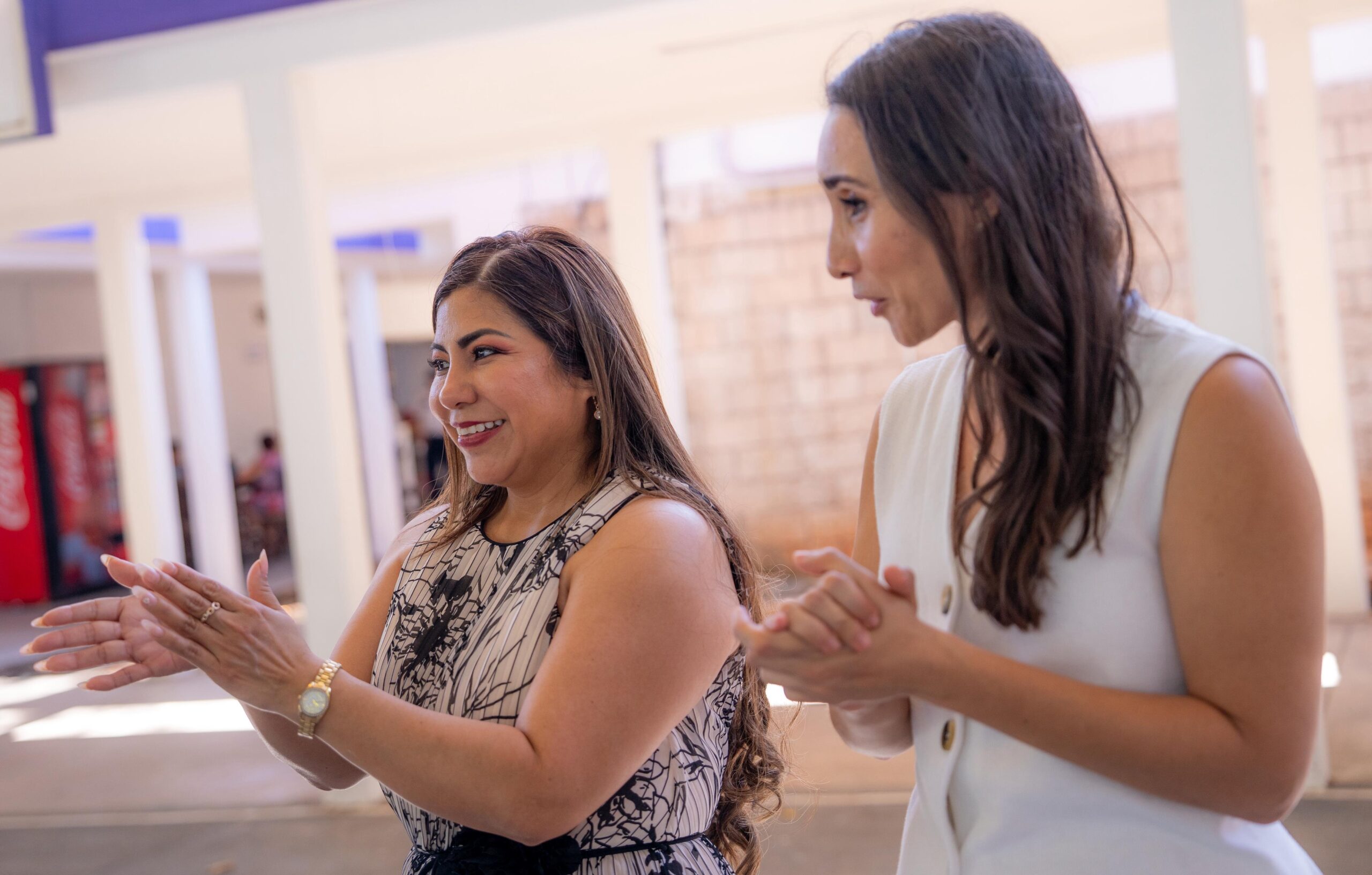 Wendy Méndez festeja a mamás del DIF - Las noticias como deben ser